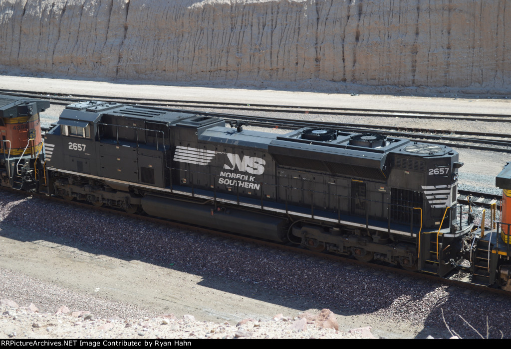NS 2657 Waiting to enter Barstow Yard